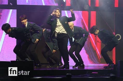 [포토] 원어스 ‘설렘 가득한 데뷔 쇼케이스 헉스