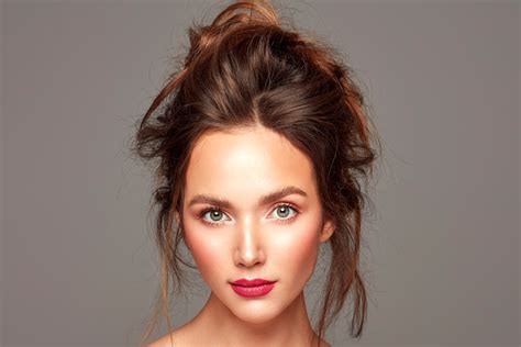 Best Haircuts For Small Foreheads