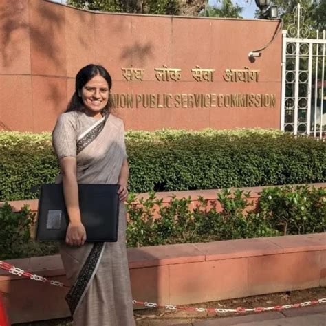 Garima Narula Biography Age Upsc Marksheet Rank Optional Subject Hot