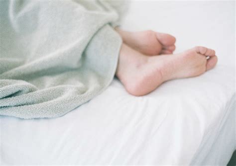 【夢占い】気になる人が夢に出てきた！シチュエーションによってその意味が違う？ Girlswalker