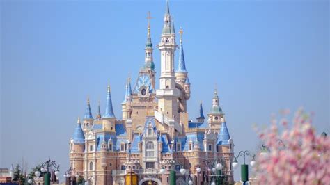 上海迪士尼乐园酒店五一价格飙升，最高达非节假日4倍 凤凰网视频 凤凰网