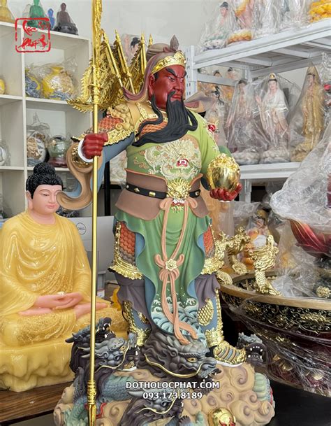 Tượng Quan Công Vẽ Gấm Cầm Thỏi Vàng Tqc 019 LỘc PhÁt Cửa Hàng Phật