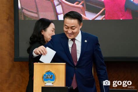 ФОТО Ерөнхий сайдад итгэл үзүүлэх тогтоолын төслийг УИХ аар хэлэлцэхийг дэмжлээ