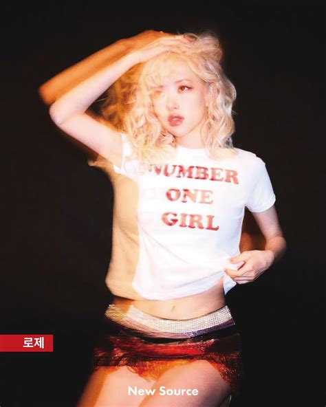 New Source 뉴소스 드뮤어한 흐름 속 유일하게 요란스런 영역을 차지한 트렌드가 있습니다 바로 그래픽 티셔츠인데요 젠지의 사랑을 한몸에 받는 이 티셔츠는