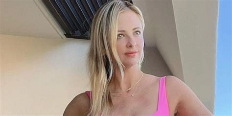 Buffy Star Sarah Michelle Gellar Stuns In New Swimsuit Photo