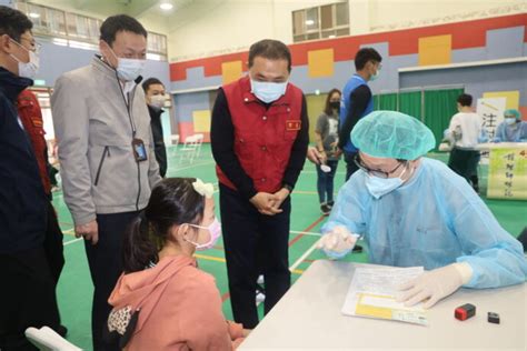 新北市校園莫德納兒童疫苗接種 頂溪國小先行開打 侯友宜到校關心學生