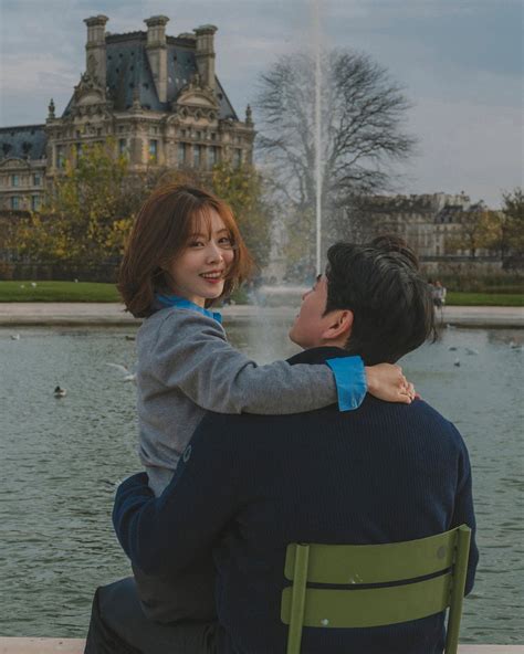 레코드파리┃파리스냅 별이 빛나는 밤에 밤에도 참 예쁜 파리죠😍 같은 장소라도 낮에 보는 것과 밤에 보는 것은 완전 다르답니다☺️ 레코드파리 파리스냅 파리여행