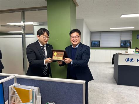 현대자동차인주대리점 24년 1월 3일 새해 첫 근무가 시작 되었습니다 23년 하반기 실적 수상을 Facebook