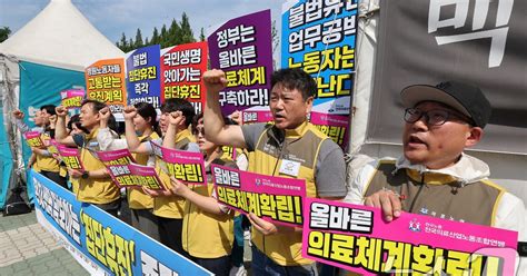 의사는 환자를 위해 병원으로