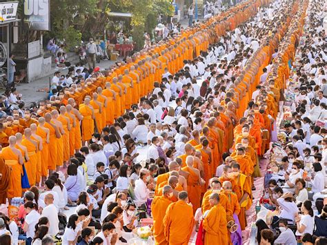 กาญจนบุรี ฉลอง192 ปี คน20 000ร่วมตักบาตรพระสงฆ์ 10 000 รูป ทีซีนิวส์สเตชั่น