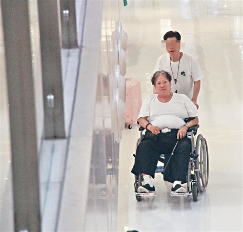 洪金宝暴瘦后又胖回来了，露面受访大肚子抢镜，中气十足力破生病谣言 知东莞