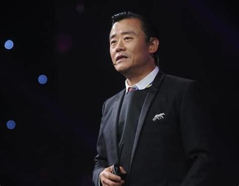 大家記得周立波嗎？昨天發律師聲明：目前沒有被認定犯有任何罪行 每日頭條