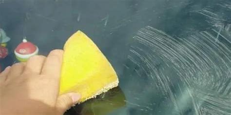 挡风玻璃油膜清除的最佳方法 360新知
