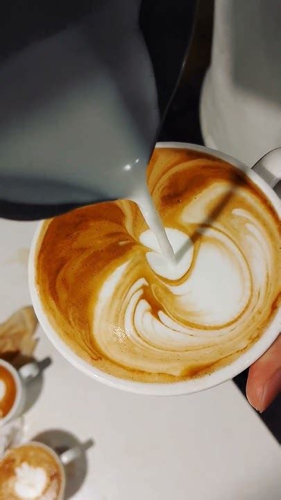 라떼아트4번째 수업 강행군라테아트수업 바리스타교육 라떼아트 김대기커피스쿨 밀어넣기 라떼아트연습 Youtube