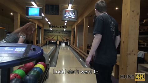 Guy Penetrates Attractive Beauty While Cuckold Plays Bowling Eporner