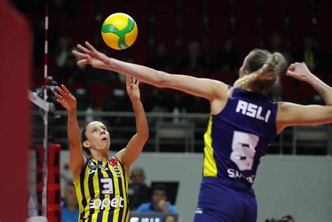 Macris é Titular Em Estreia Do Fener Na Champions Web Vôlei