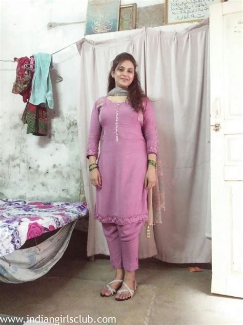 Horny Desi Big Boobs Housewife Nude Indian Girls Club