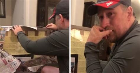 Un Padrastro Le Entrega Una Nota Cada D A A Su Hijastra Antes De Que Se Vaya A La Escuela Y