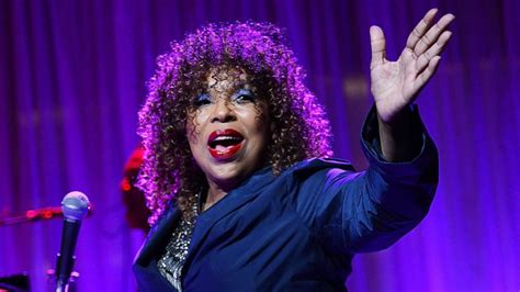 Roberta Flack Diagnosed With Als Says Its Made It Impossible To Sing Abc News