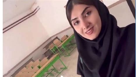 فیلم جنجالی زیباترین خانم معلم ایرانی در مدرسه روستایی چالش جالب او وایرال شد
