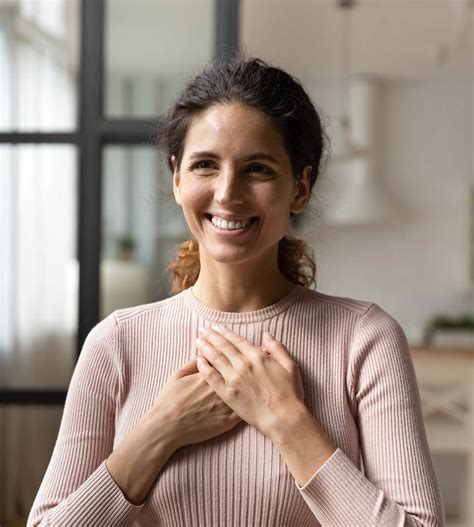 The Real Reason You Feel Trapped By Romantic Relationships According To A Psychotherapist