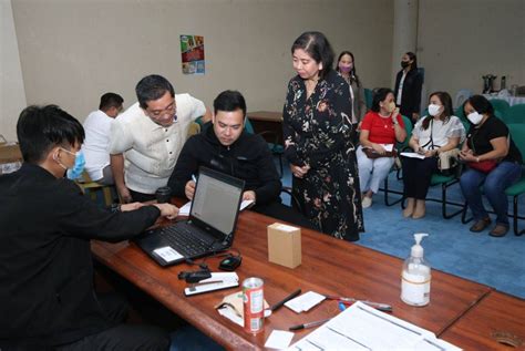 Comelec Sees Surge In Registrants On Last Day Of Voter Registration The Manila Times