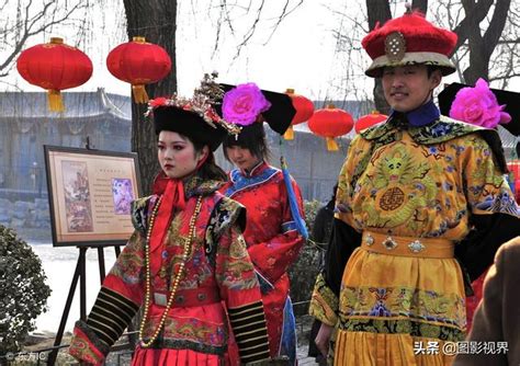 北京圓明園景區春節遊人如織 八旗士兵巡邏再現當年軍威 每日頭條