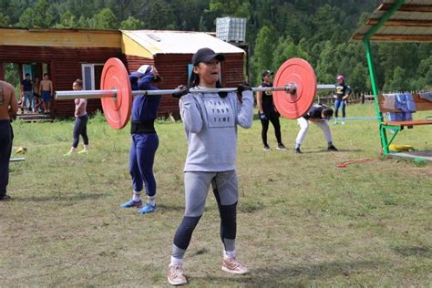 Н Түвшинбаяр чөлөөт бөхийн шигшээ багт тэмцээнд биеэ хэрхэн бэлдэх талаар зөвлөгөө өгчээ