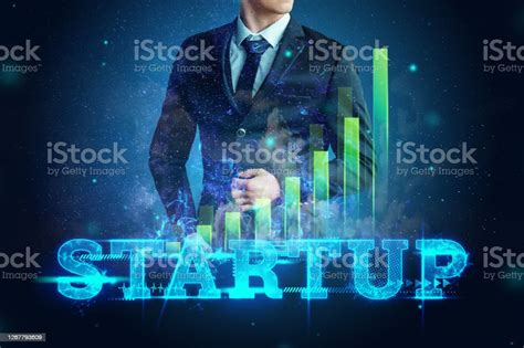 비문 스타트업 개발 전략 차트 비즈니스 컨셉의 정장 이미지의 사업가 새로운 기술 공간을 복사합니다 개념에 대한 스톡 사진 및 기타 이미지 Istock