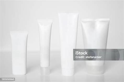 액체 크림 젤 로션을 위한 화장품 병 세트 미용 제품 패키지 흰색 플라스틱 용기의 빈 템플릿 디스펜서 크림 항아리 튜브 투명한에
