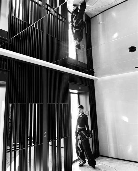 전도연 언니의 발렌시아가 올블랙 룩 📍파리 패션위크 데패뉴 트렌드and스타일링