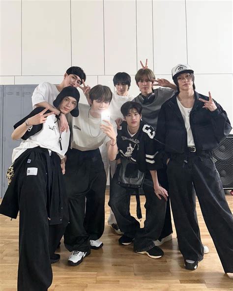 셀럽들의 연습실 셀피 🤳🏻 데패뉴 트렌드and스타일링