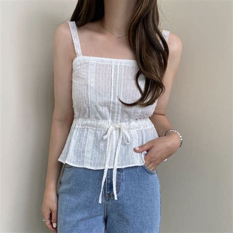 무드살롱 여자 스퀘어넥 펀칭 자수 레이스 프릴 나시 민소매 크롭 레이어드 뷔스티에