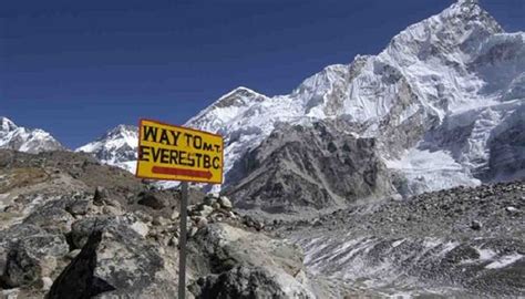 Two Policemen From Jammu And Kashmir Scale Mount Everest Home Minister