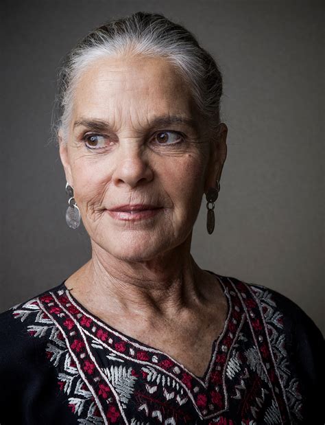 Ali Macgraw Biography Roundglobes