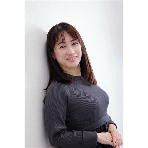 グラビアやTVで活躍したフリーアナ別府彩さん芸能界引退後の挫折とタレントキャリアアドバイザーの今 2 2 女性セブンプラス