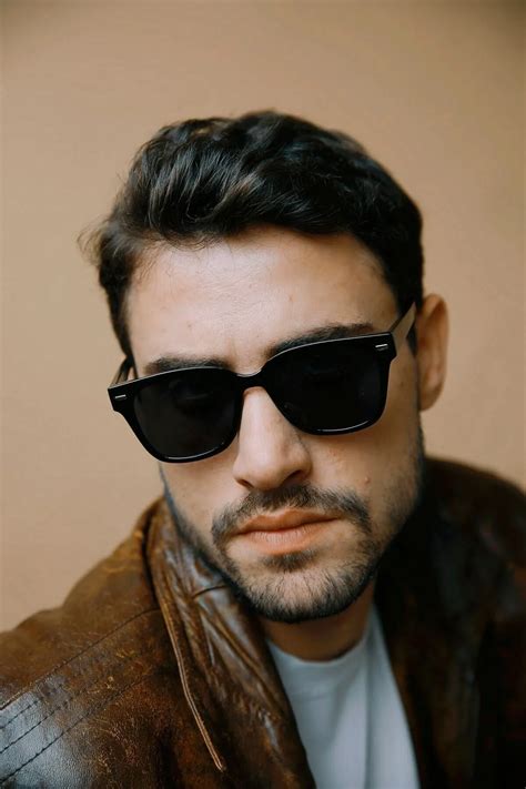 Эрэгтэй нарны шил