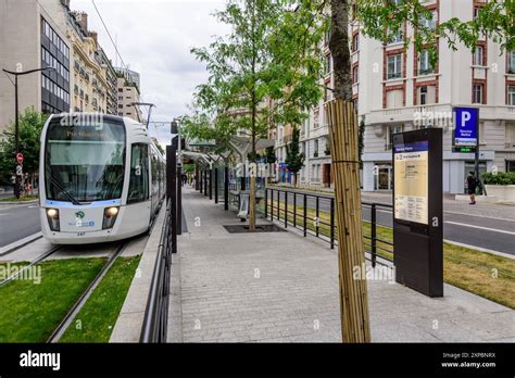 Paris, Straßenbahnlinie T3b, Haltestelle Therese Pierre // Paris ...