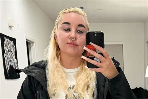 Amanda Bynes Releases Edm Inspired Song Girlfriend Her First Track