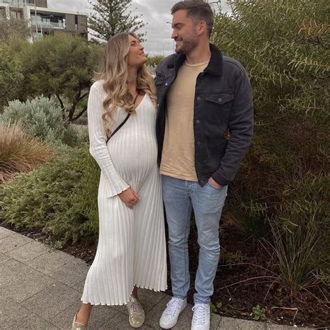 니트원피스 여성용 O 넥 긴팔 니트 드레스 플리츠 화이트 맥시 가을 겨울 캐주얼 롱 티몬