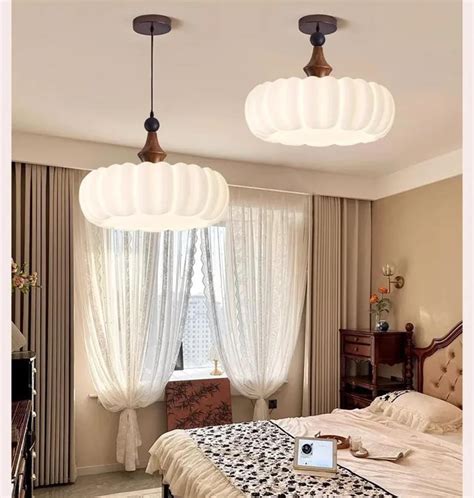 Солонгорох Ёстой хөөрхөн загвар байна🫶🏻 4 төрлийн сонголттой модон оруулгатай лед гэрэл Үнэ