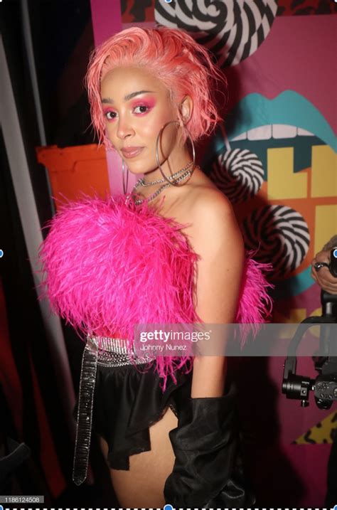 Doja Cat Turned A Sex Museum Into An Album Release Party Sob S Nyc