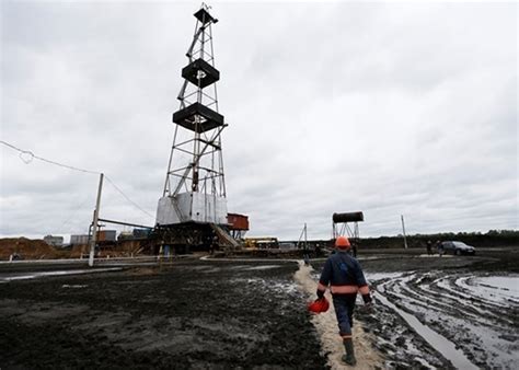 В Україні видобуток газу впав нафти зріс