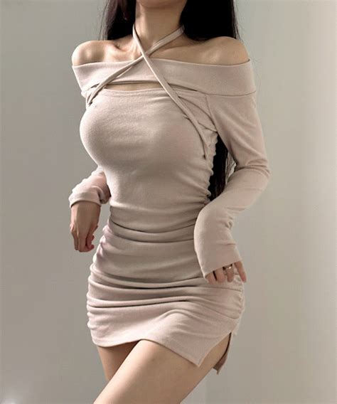 골반생성 ൱ 남심저격 홀터넥 리본 끈 골반 셔링 오프숄더 트임 미니 원피스 에이블리