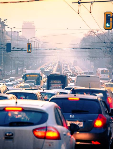 Два дни ще се пътува със „зелен билет“ в София заради мръсния въздух Площад Славейков