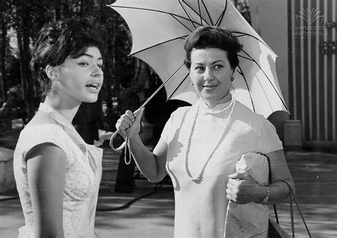 Iverieli მარინე თბილელი და მეგი კეჟერაძე ფილმში თოჯინები იცინიან