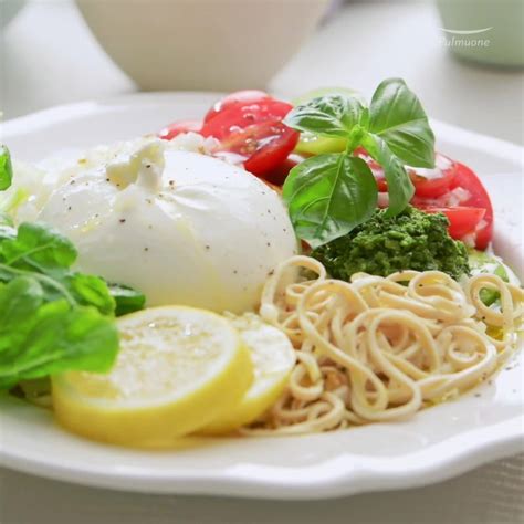 요리하는남자 트위터에서 핫한 궁금님의 여름파스타를 풀무원 두부면 으로 만들어봤어요🍽 No밀가루 두부면과 부라타치즈 바질페스토 조합이면 맛없없 인정 군침주의