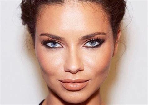 Gorgeous Wearable Celebrity Makeup Looks Fashionisers©