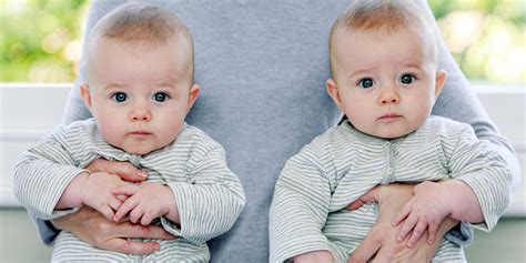 Duos De Pr Noms De Gar Ons Pour Des Jumeaux Cosmopolitan Fr