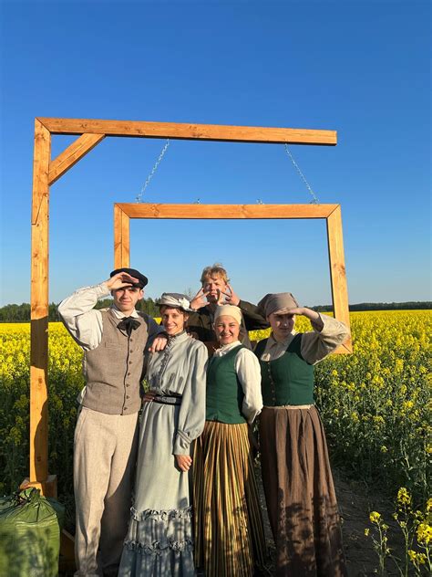 Tautu Deju Kolektīvs Lailepiedalās Spēlfilmas Zeme Kas Dzied Tapšanā